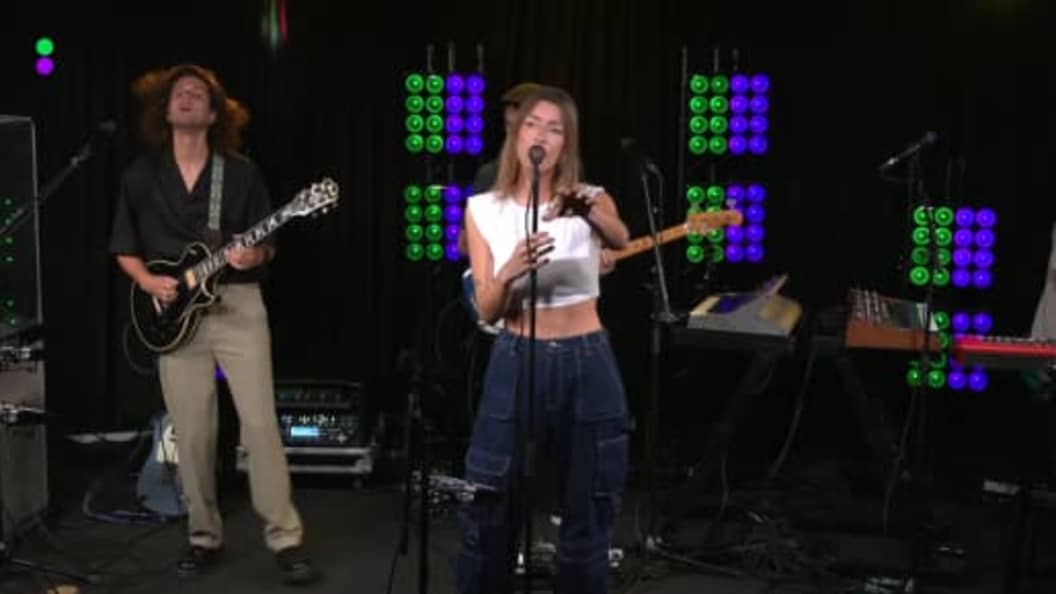 KIJK Radio 538: Rondé speelt 90's medley! gemist? Kijk het hier.