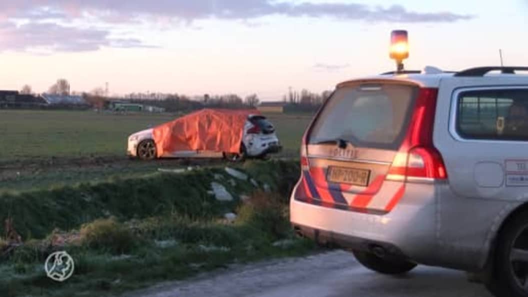 Gemist: Hart van Nederland - Late Editie: Auto belandt op kop in