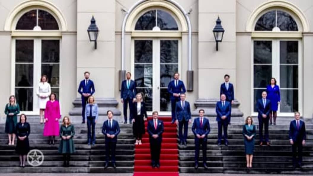 Gemist: Shownieuws - Late Editie: Fashion Flops en Tops van 2022 Gemist: Shownieuws - Late Editie: Fashion Flops en Tops van 2022