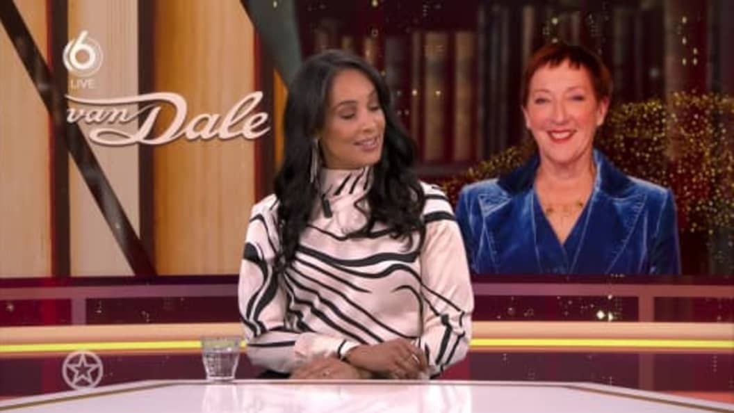 Gemist: Shownieuws - Late Editie: Loes Luca in de Van Dale Gemist: Shownieuws - Late Editie: Loes Luca in de Van Dale