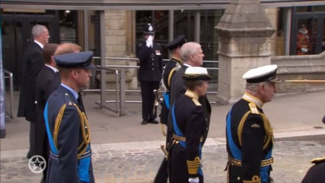 Gemist: Shownieuws - Late Editie: Beelden uitvaart Queen Elizabeth Gemist: Shownieuws - Late Editie: Beelden uitvaart Queen Elizabeth