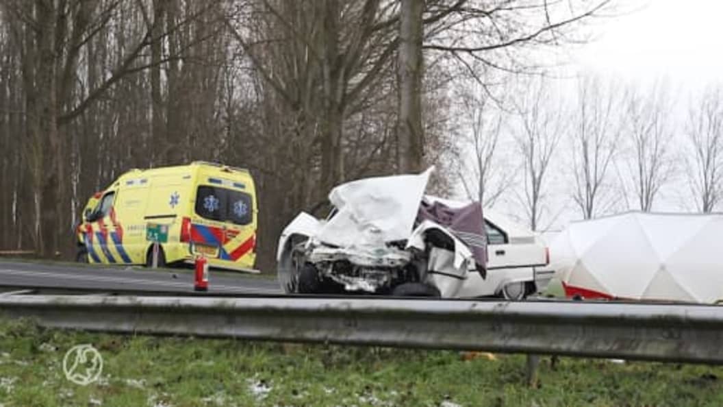 Gemist: Hart van Nederland - Late Editie: Automobilist botst frontaal