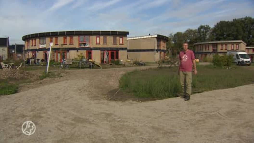 Gemist: Hart van Nederland - Late Editie: Ad bouwde een eigen ecodorp