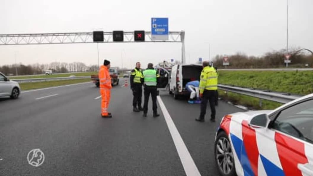 Gemist: Hart van Nederland - Late Editie: Politie weet al schietend