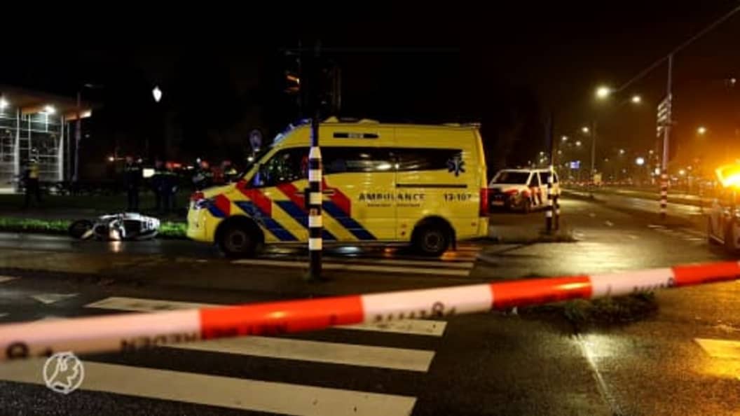Gemist: Hart van Nederland - Late Editie: Scooterrijder zwaargewond