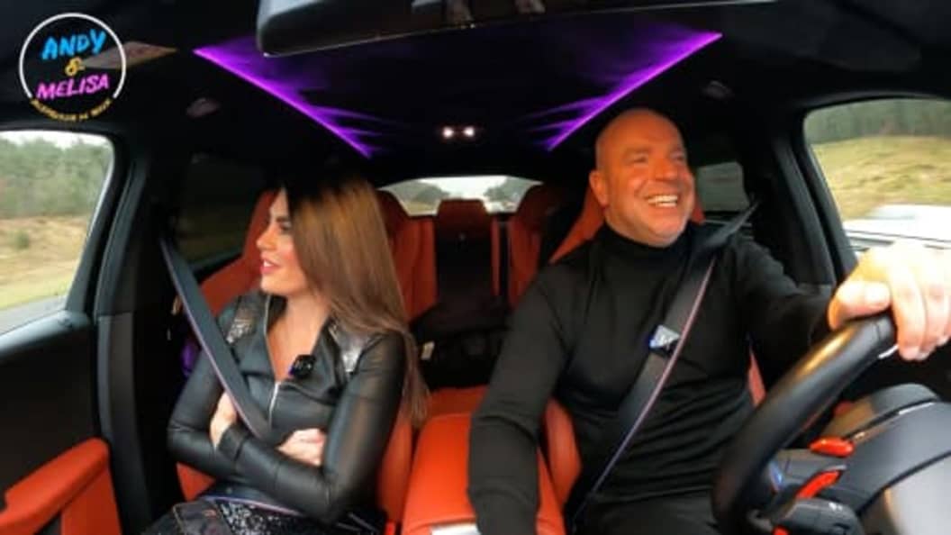 Gemist: Bij Andy in de Auto!: Andy en Melisa hebben kerstdiner met