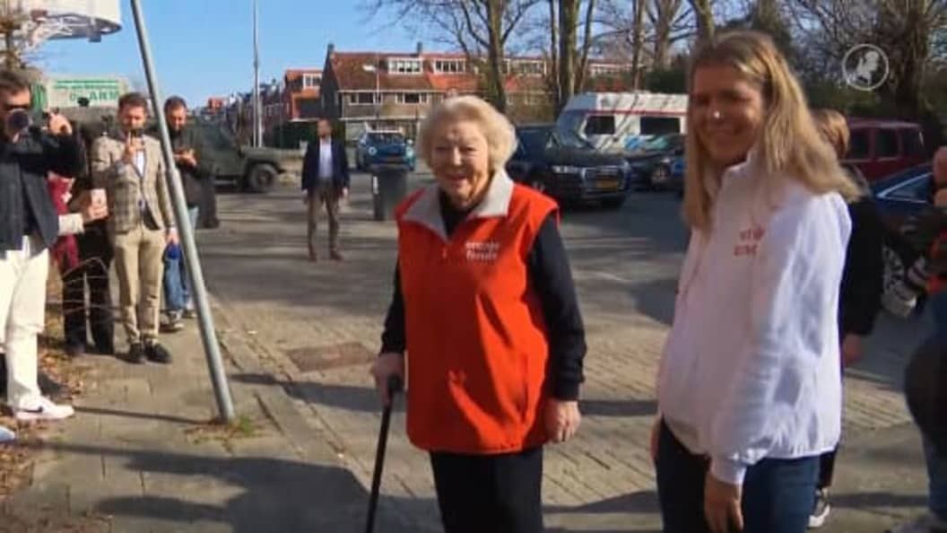 Gemist: Hart van Nederland - Late Editie: Prinses Beatrix doet