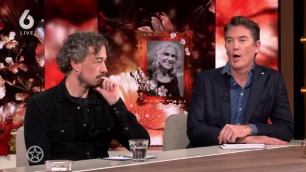 Gemist: Shownieuws - Late Editie: Bart over uitvaart Cilly Dartell Gemist: Shownieuws - Late Editie: Bart over uitvaart Cilly Dartell